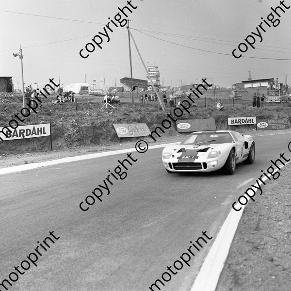 1966 8 David Hobbs Mike Spence Ford GT40 (courtesy Ken Stewart) (2 ...