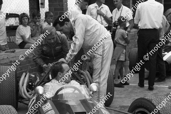 1967 SA GP Denny Hulme Brabham BT20_ Jack Branham at engine (courtesy ...