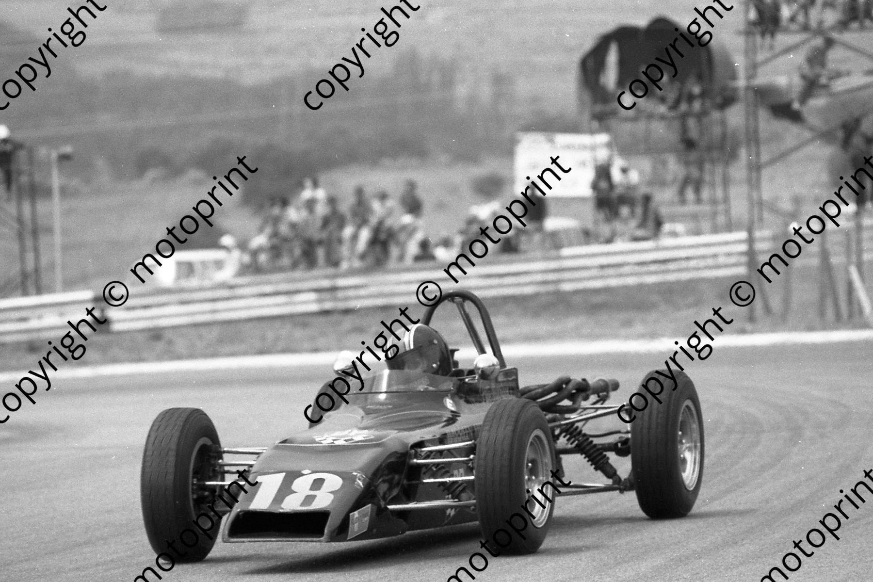 1977 FF Kya 18 Peter Morrison Merlyn Mk25 (1) – Motoprint