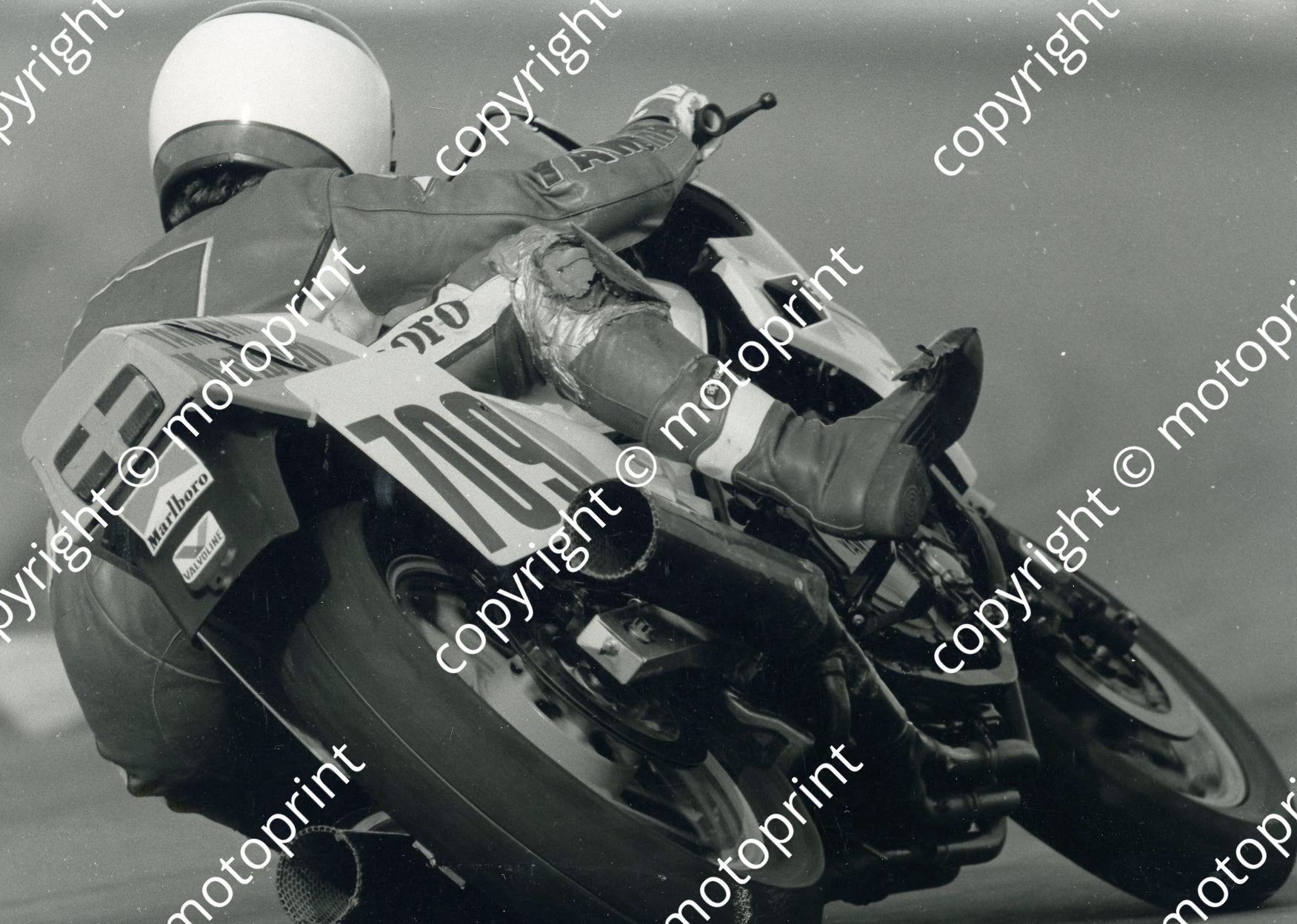 MC 1986 Jamie Thomas note right boot 016 – Motoprint