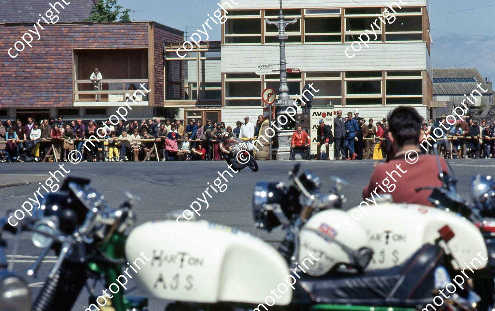 MC Tommy Robb entering Square – Motoprint
